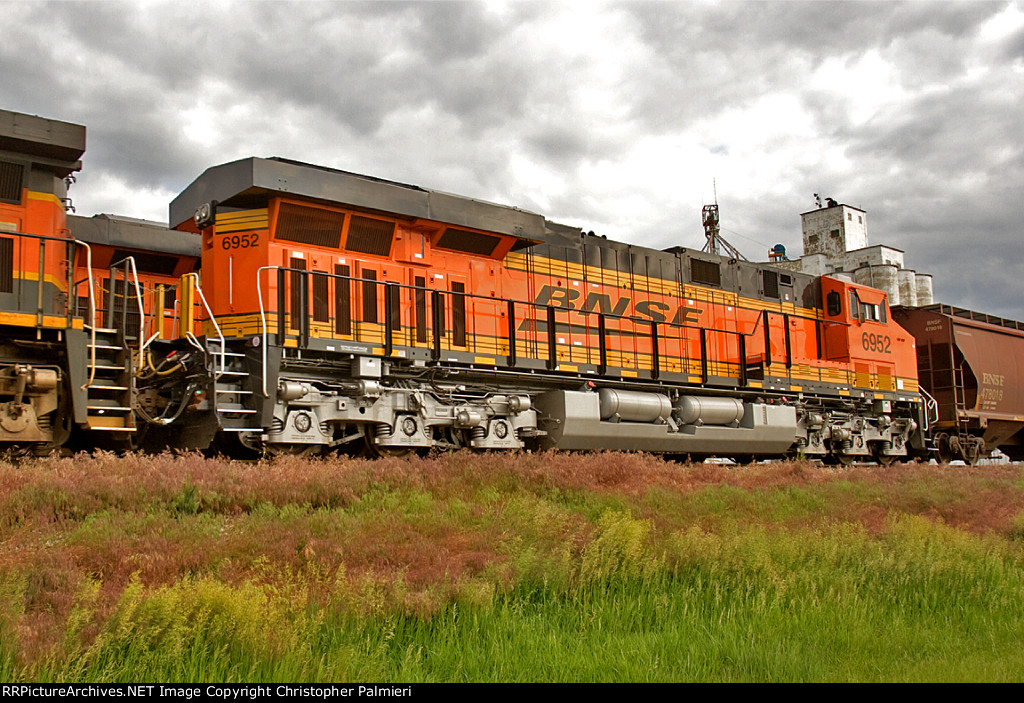BNSF 6952 on X-ELPSIO9-11